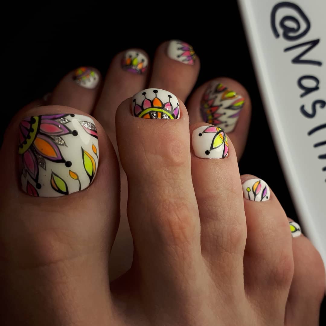 25 Pretty & Stylish Pedicure Designs for Summer