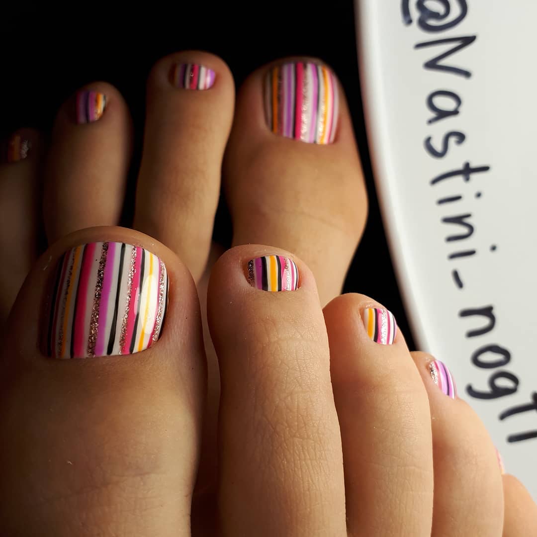 25 Pretty & Stylish Pedicure Designs for Summer