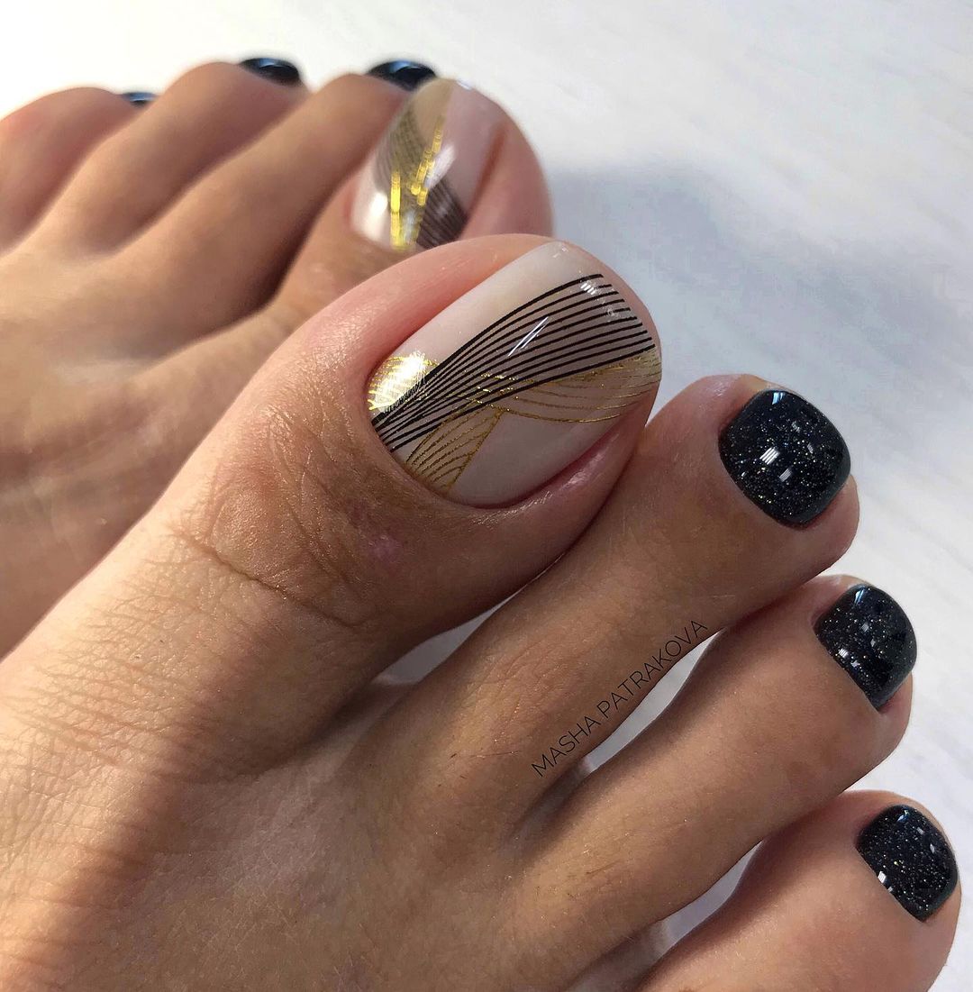 25 Pretty & Stylish Pedicure Designs for Summer